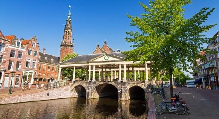 Rent a boat in Leiden - Enjoy the canals of Leiden